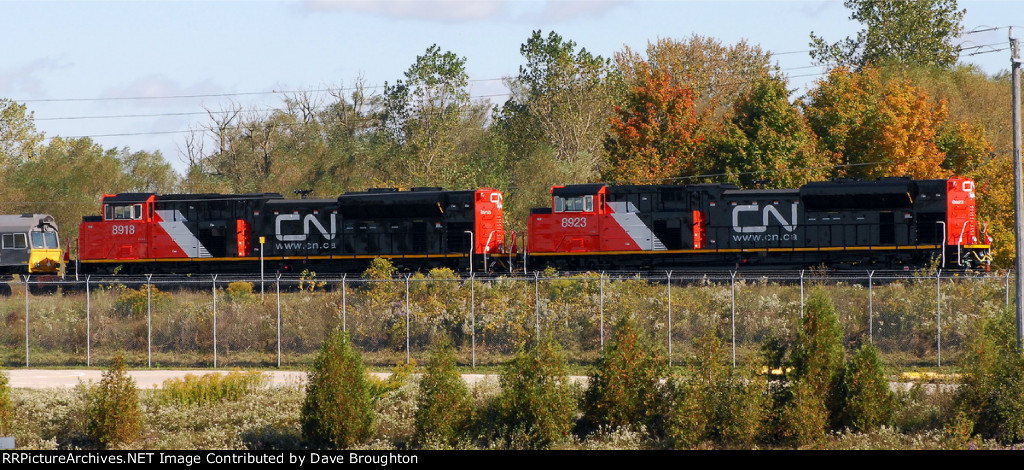 Pair of brand new SD70M-2's for Canadian National